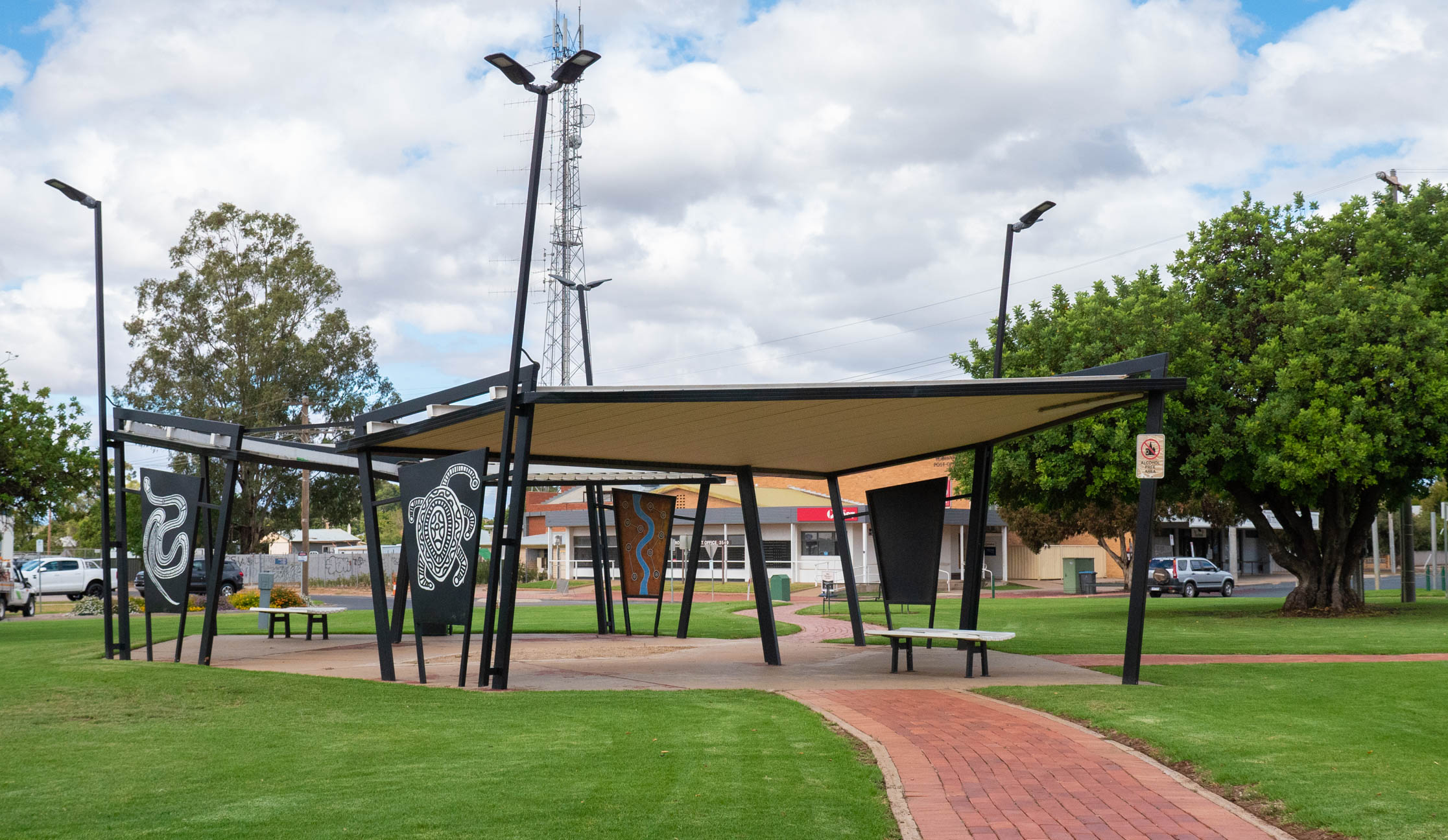 ATTRACTIONS - SEE AND DO